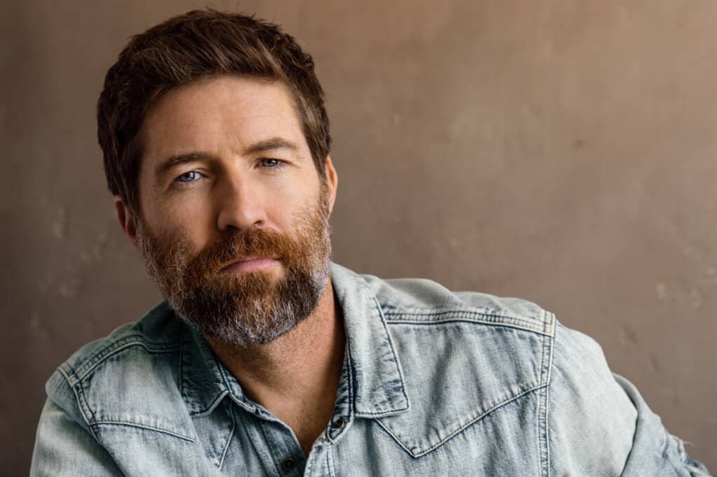 Josh Turner Shares How A Vocal Chord Injury Became a Blessing in ...