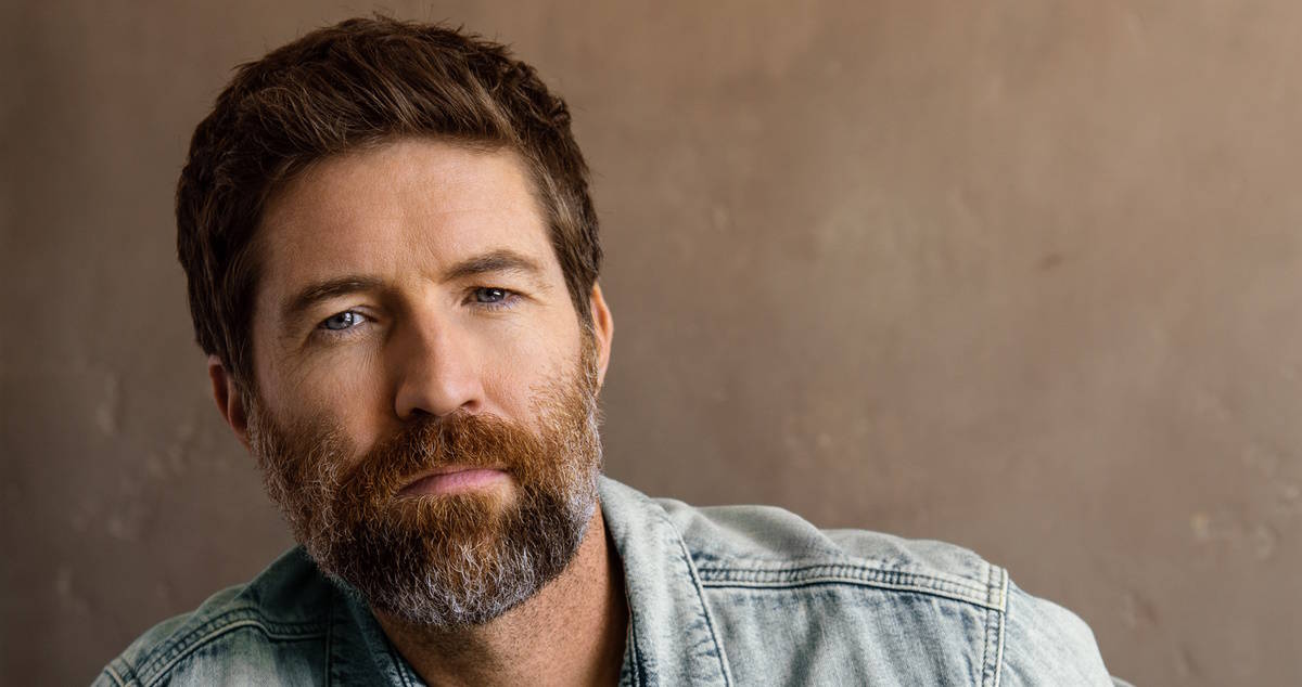 Josh Turner Shares How A Vocal Chord Injury Became a Blessing in ...