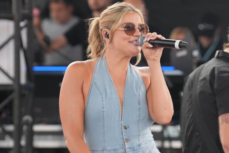 LISTEN: Lauren Alaina And Lainey Wilson Proudly Flaunt Their Assets In ...