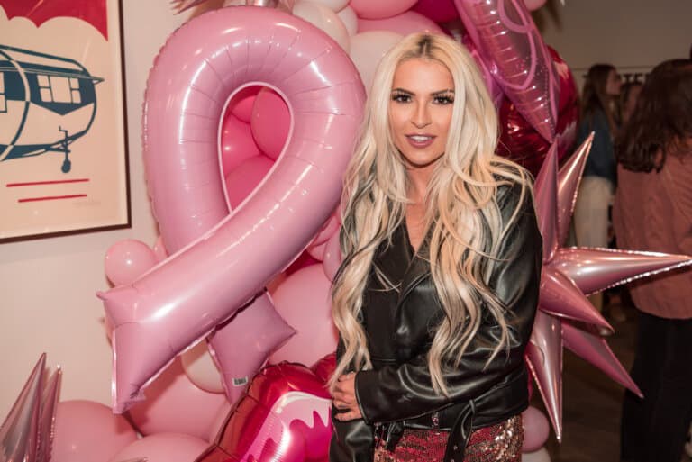 Dan + Shay's Shay Mooney Surprises Sister Gabrielle With Dream Home ...