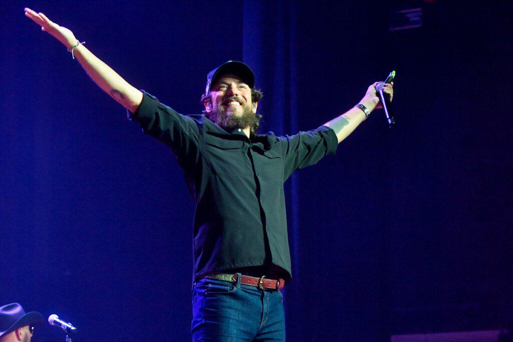 Chris Janson Transforms Ryman Auditorium Into Honky Tonk Revival At ...