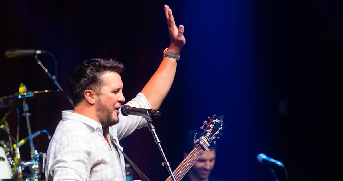 Luke Bryan Reflects On His Musical Journey During Star-Studded 30 No.1s ...