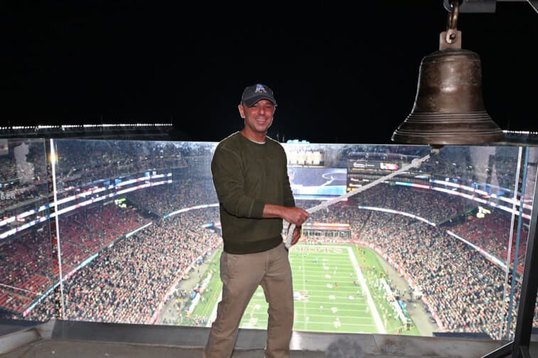 PHOTOS: Kenny Chesney Rings Bell At Gillette Stadium As New England ...