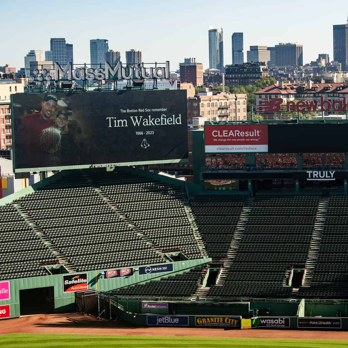 Kenny Chesney Pays Tribute To Beloved Red Sox Pitcher, Tim Wakefield: 'I'm Sure Gonna Miss Him ...