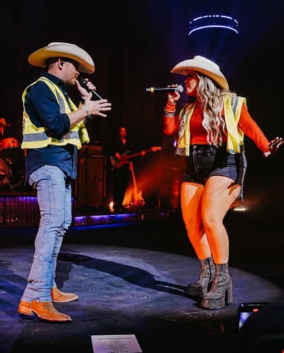Justin Moore Hilariously Laughs Off Wardrobe Malfunction During Live ...