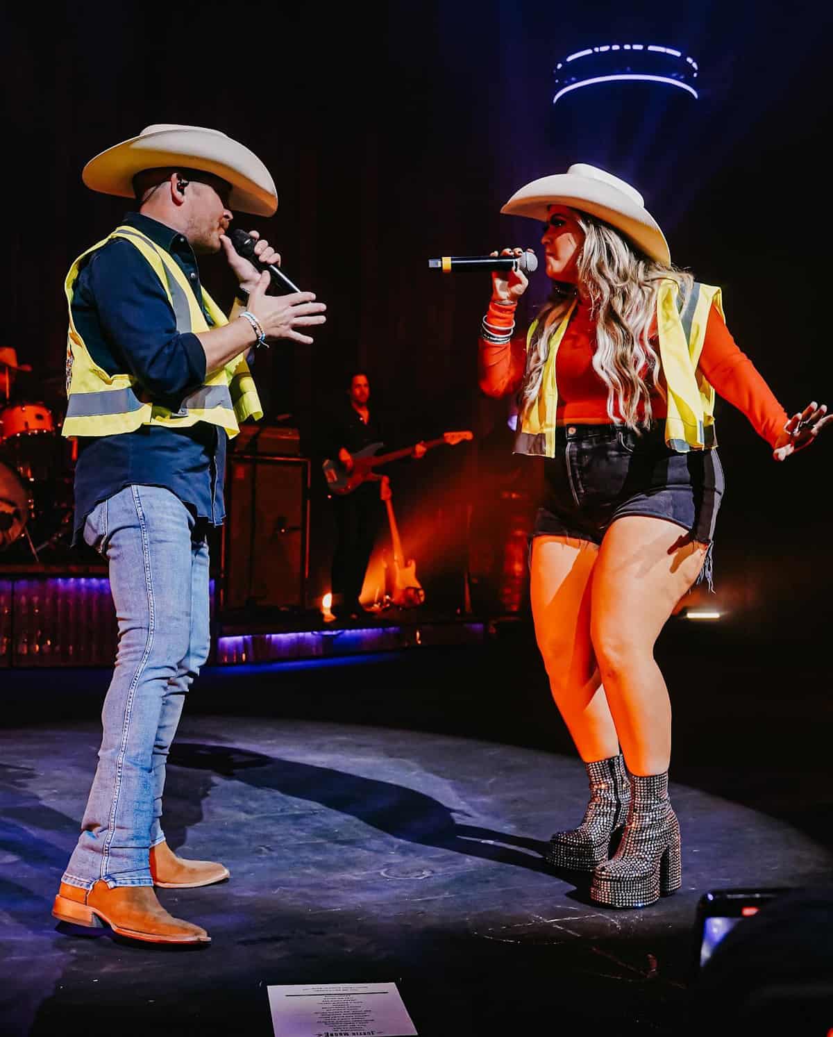 Justin Moore Hilariously Laughs Off Wardrobe Malfunction During Live ...