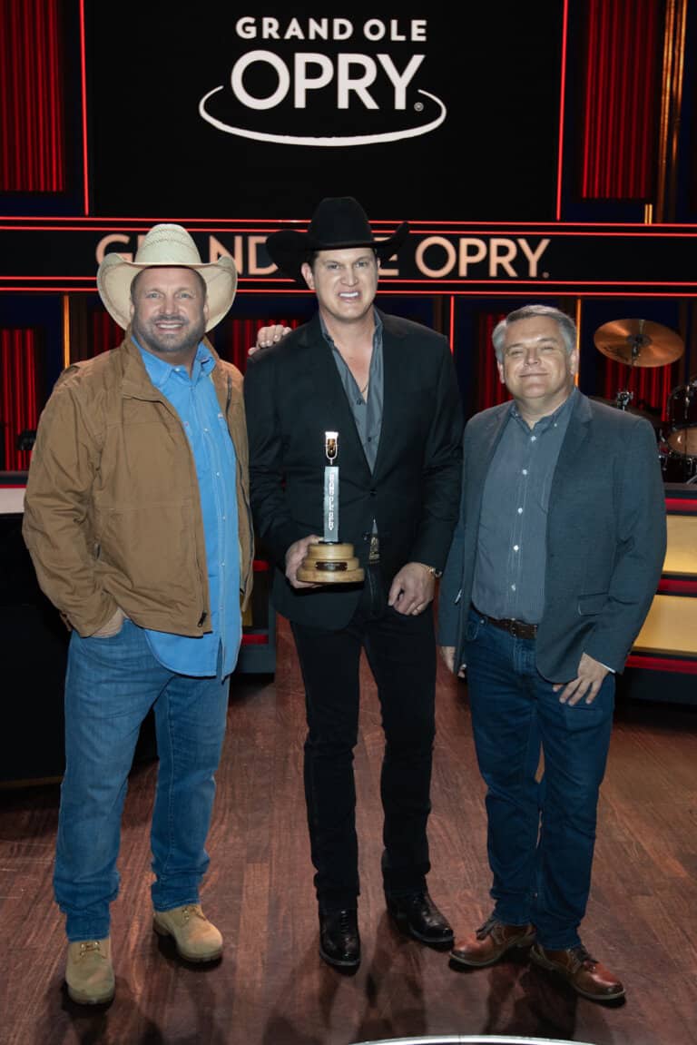 Garth Brooks Welcomes Jon Pardi To The Grand Ole Opry Family - Country Now