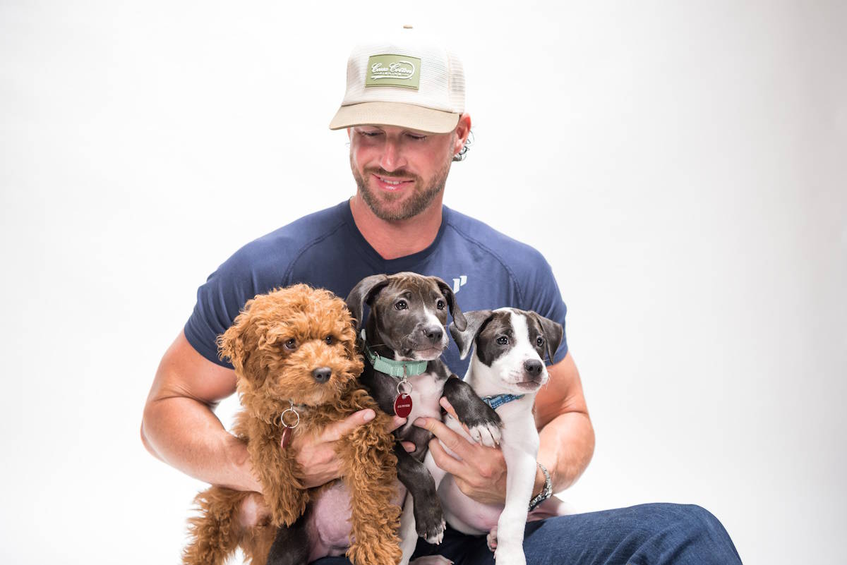 Riley Green Talks New Album and Tour Amid Adorable Puppy Playdate ...