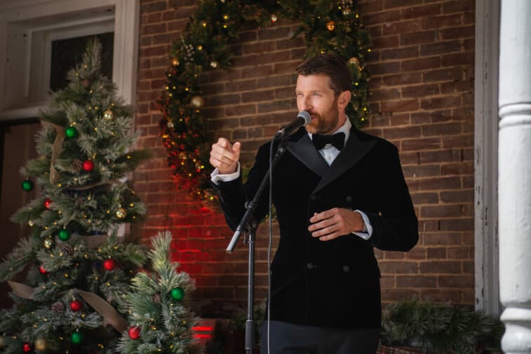 Brett Eldredge's Holiday Wishlist Unveiled: Here's What Mr. Christmas ...
