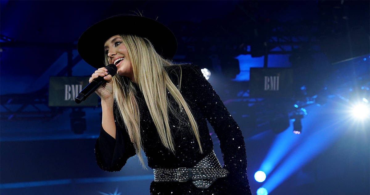 Lainey Wilson Honors BMI Icon Award Matraca Berg With Powerful ...
