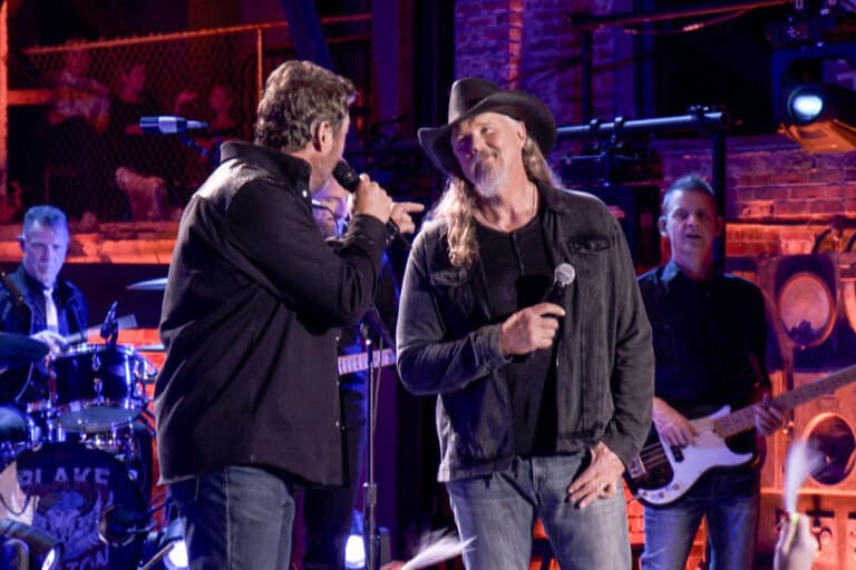 Country Superstars Blake Shelton and Trace Adkins Rock Downtown ...