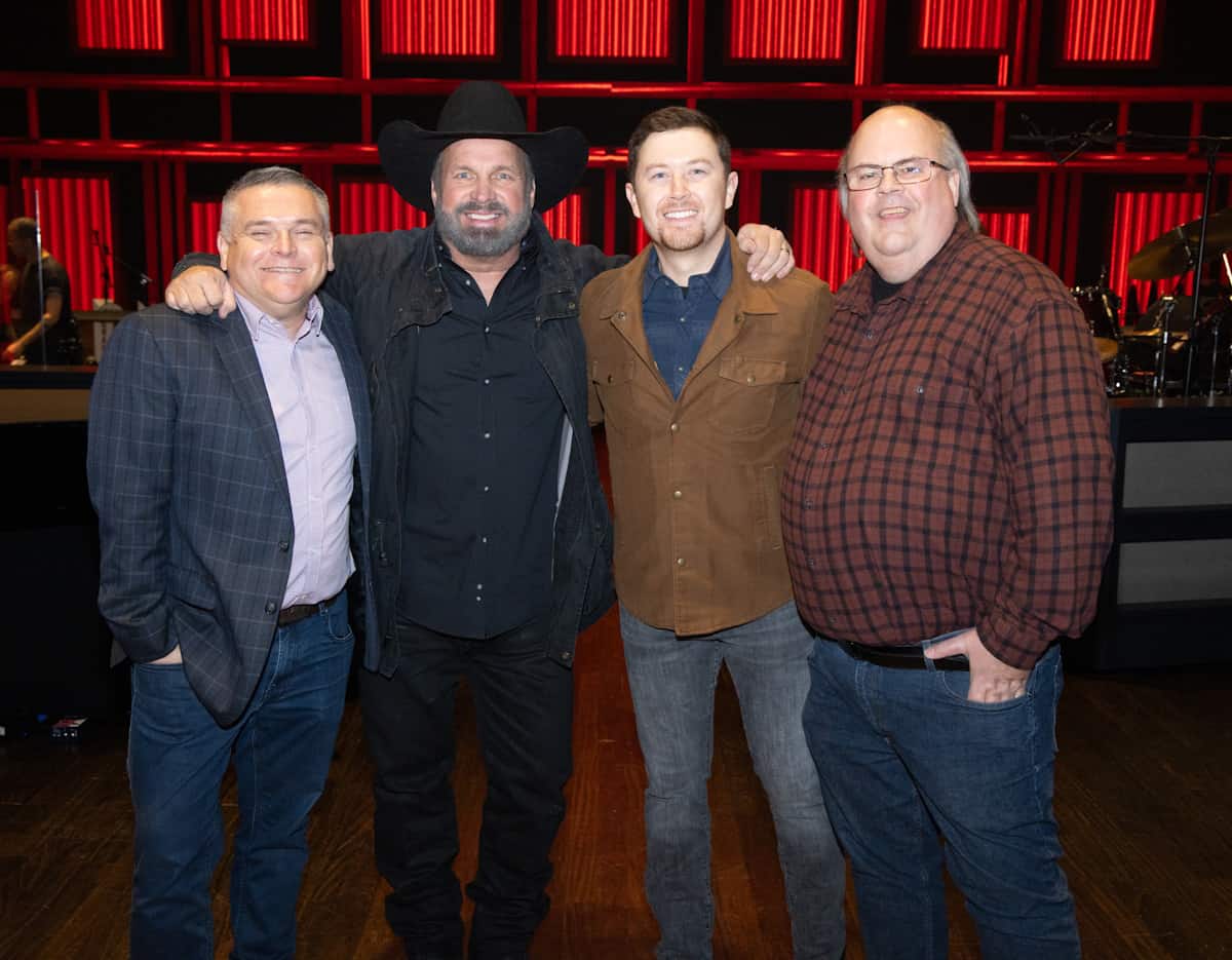 Scotty McCreery Left Stunned After Garth Brooks Invites Him To Join The ...
