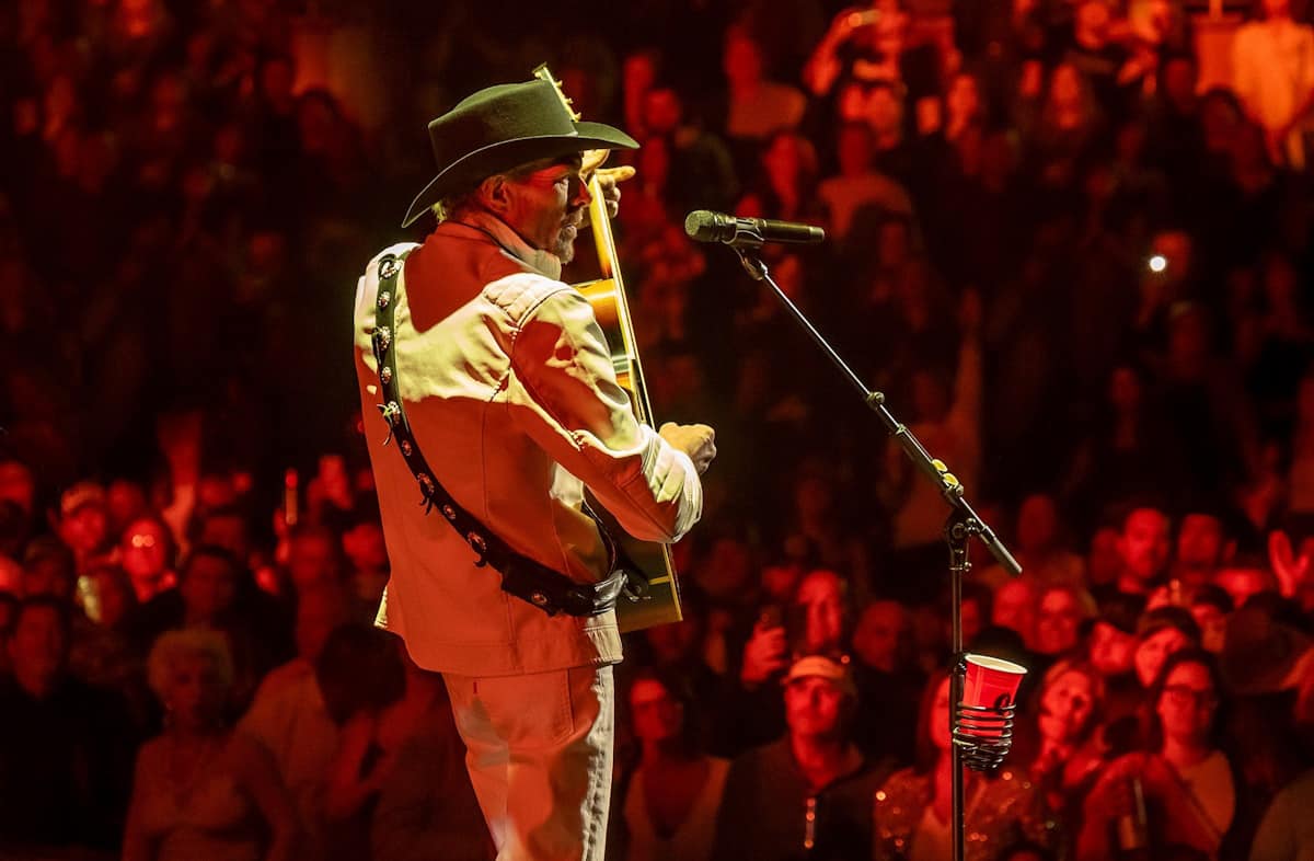 Country Legend Toby Keith Returns To The Stage With Unforgettable, Two ...