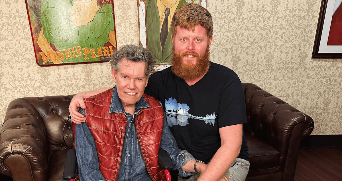Country Icon Randy Travis Surprises At Oliver Anthony's Sold-Out ...
