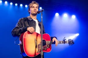 Conner Smith Returns to the Stage After Tragic Accident, Shares ...