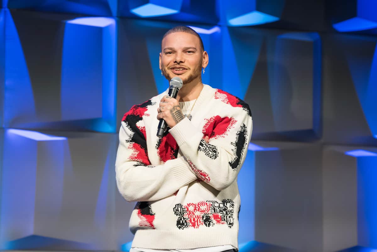 Kane Brown Moved to Tears As He Receives The 2024 CRS Artist ...