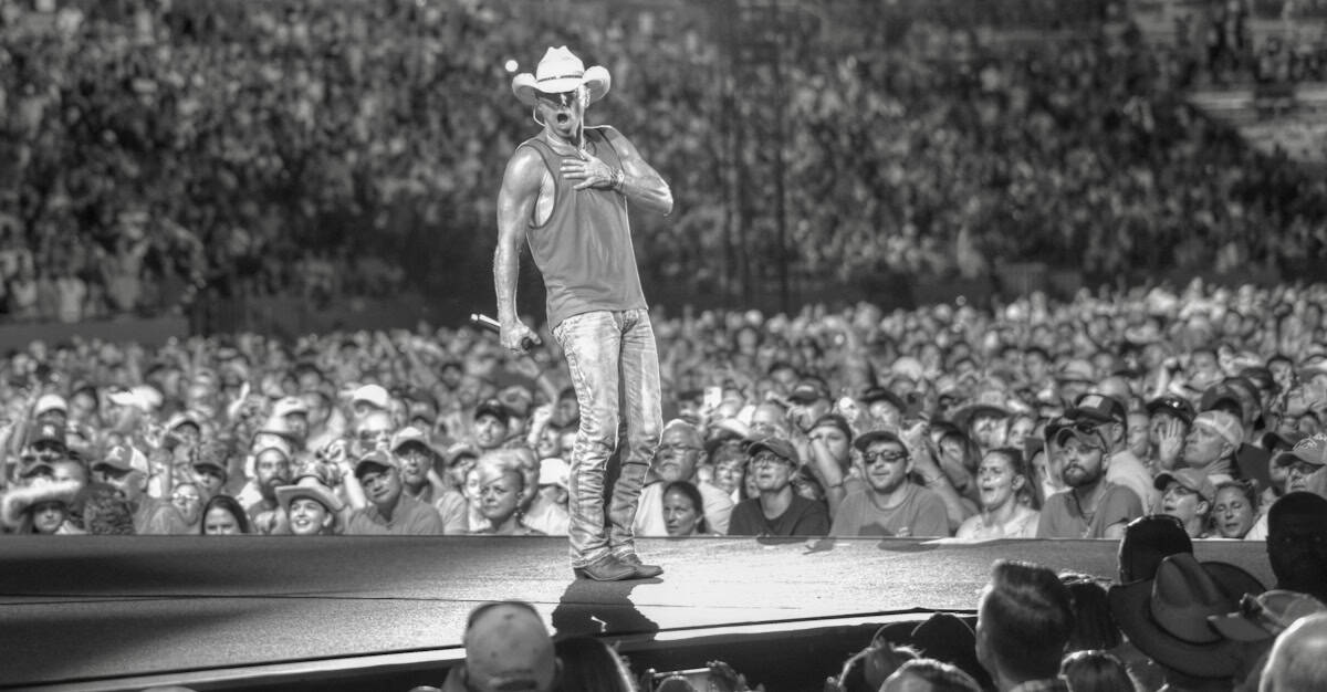 Kenny Chesney's Sun Goes Down Tour Ignites Tampa With Record-Breaking ...