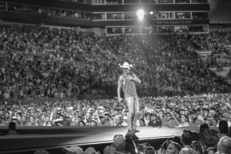 Kenny Chesney's Sun Goes Down Tour Ignites Tampa With Record-Breaking ...