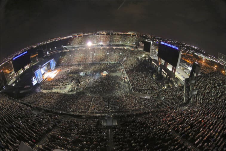 Kenny Chesney's Sun Goes Down Tour Ignites Tampa With Record-Breaking ...