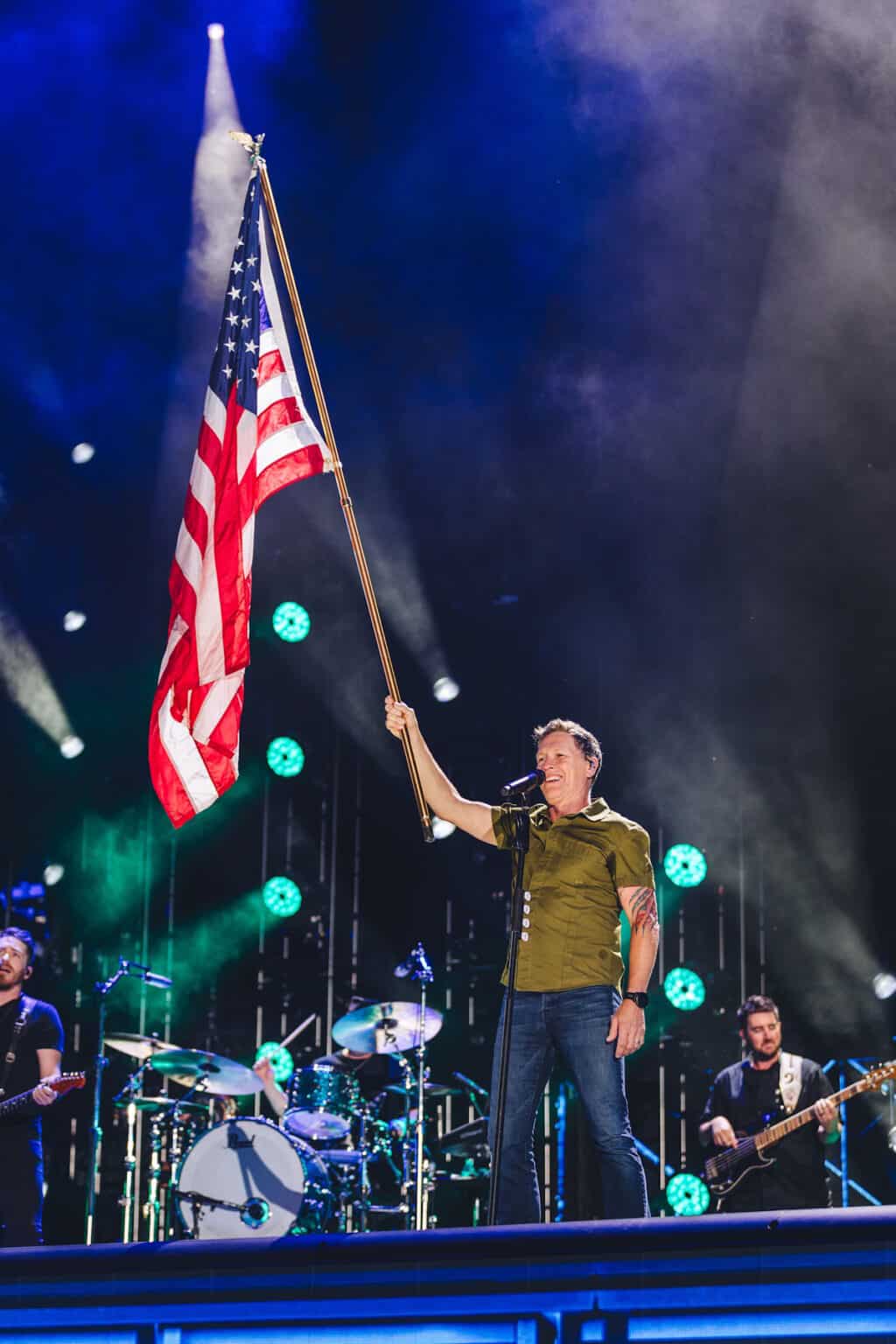 Craig Morgan Searches for Fan With Prosthetic Leg After Life-Changing ...
