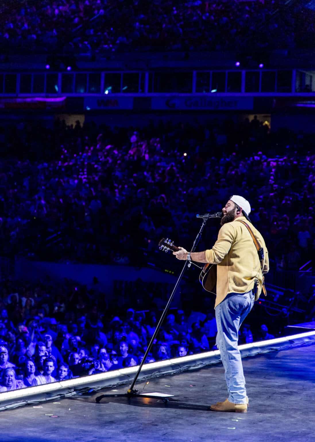 Jordan Davis Captivates Nissan Stadium with No.1 Hit 'Next Thing You ...