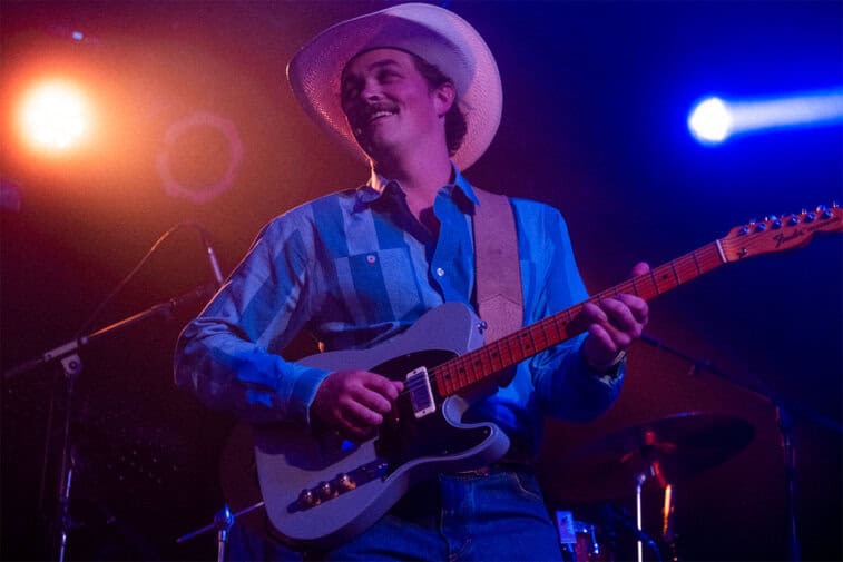 Zach Top Hilariously Responds To Rumors That Alan Jackson Is His Father ...