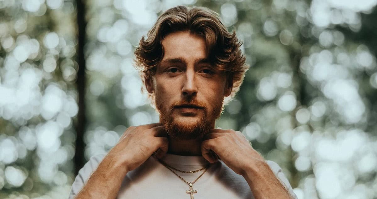 Bailey Zimmerman Encourages Listeners To Keep 'Holding On' With New ...