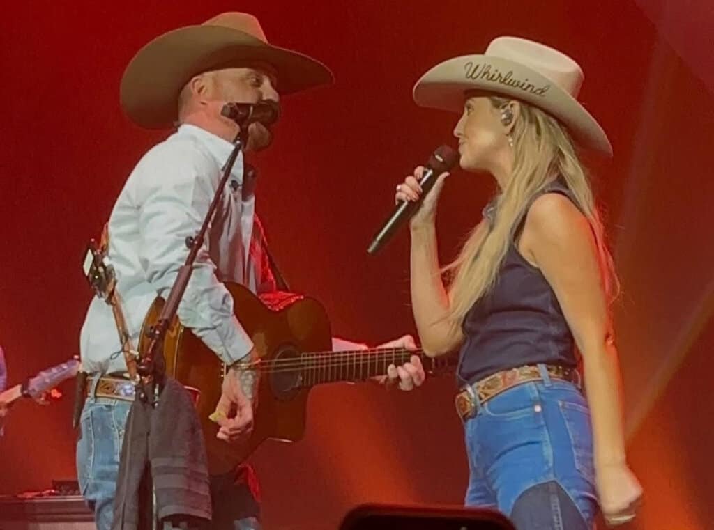 WATCH: Cody Johnson And Lainey Wilson Surprise Las Vegas Crowd With ...