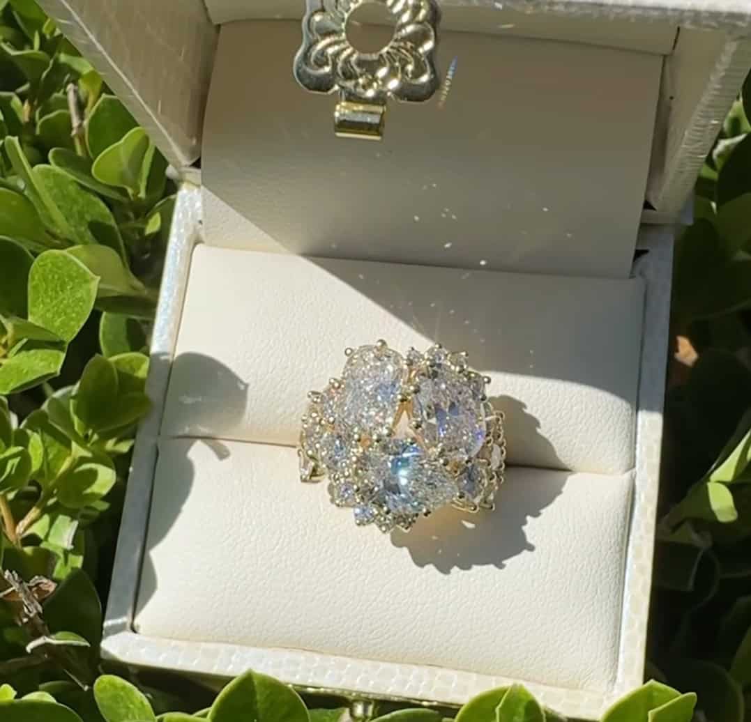 Lainey Wilson Spills The Tea On Her Surprise Engagement And Wedding ...