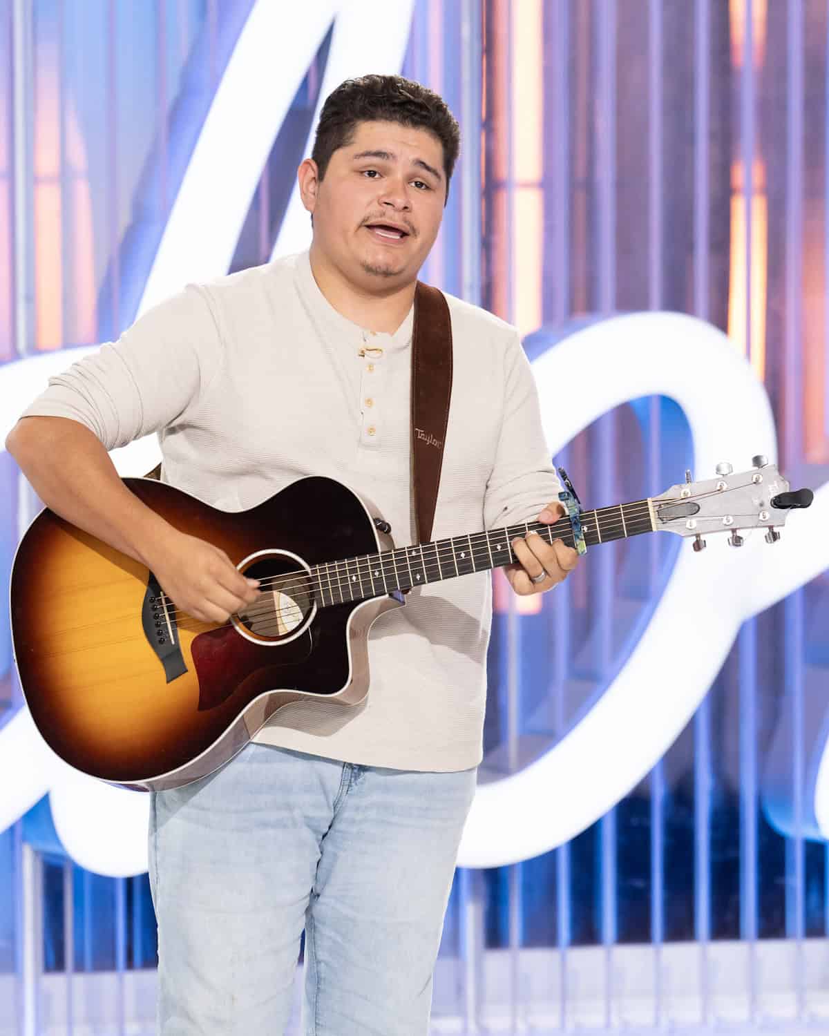 Isaiah Moore Delivers Emotional 'American Idol' Audition With Luke ...