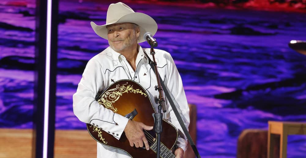 Alan Jackson Delivers Unforgettable Performance Of 'Chattahoochee' at ...