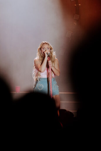 Alexandra Kay Shines During Sold-Out House of Blues Chicago Concert ...