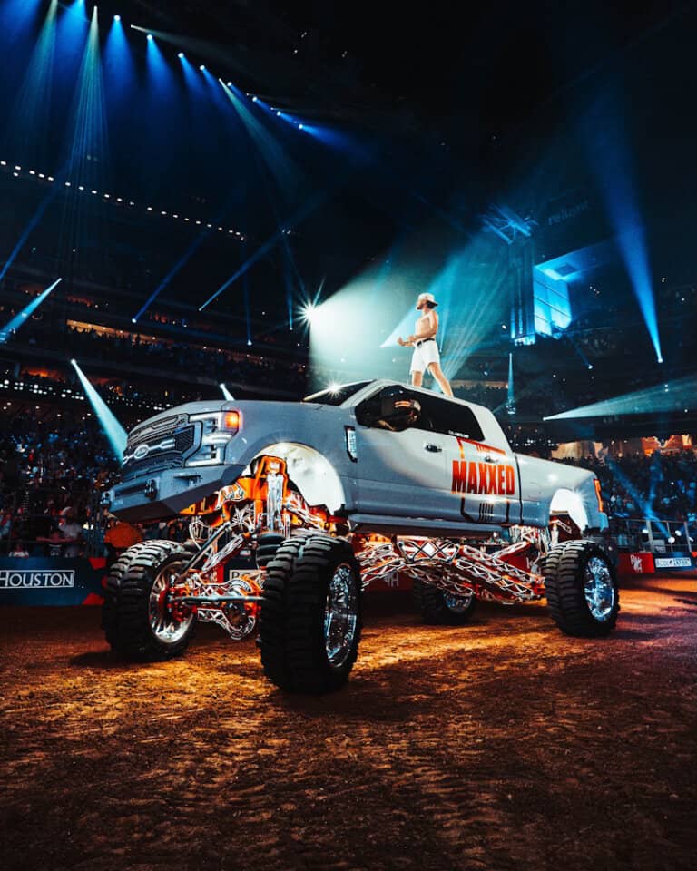 Bailey Zimmerman Reflects On Houston Rodeo Debut In Front Of 69,000 ...