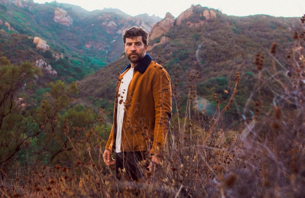 Brett Eldredge Recalls Panic Attack On Stage: 'The Scariest Experience ...