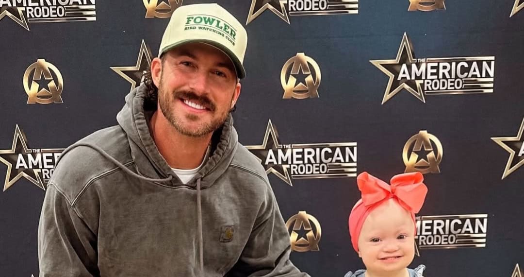 Riley Green’s Sweet Meet & Greet With Young Fan Hadley Is Melting ...