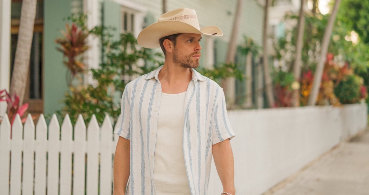 Dustin Lynch Ushers In a New Chapter With Breezy New Single, ‘Easy To ...
