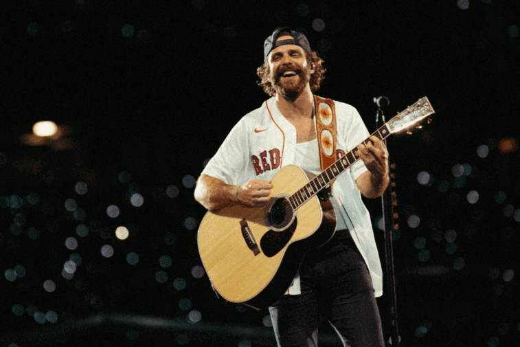 Thomas Rhett Honors Boston With Emotional Message After Selling Out ...