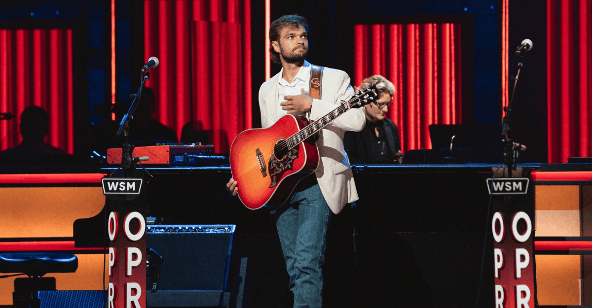 Conner Smith Returns to the Stage After Tragic Accident, Shares ...