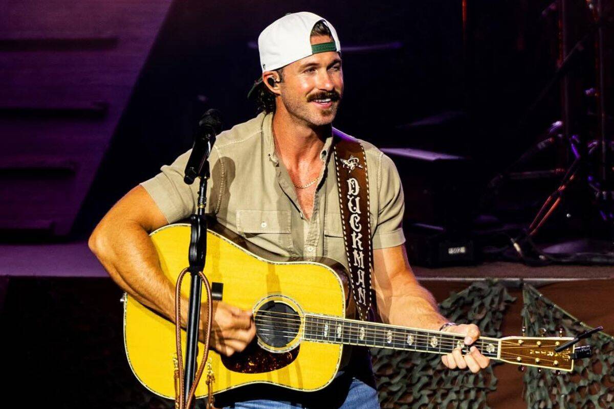 Riley Green Previews Heartbreaking New Track 'Make It Rain' From ...