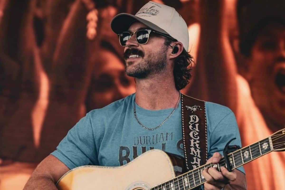 Riley Green Previews Heartbreaking New Track 'Make It Rain' From ...