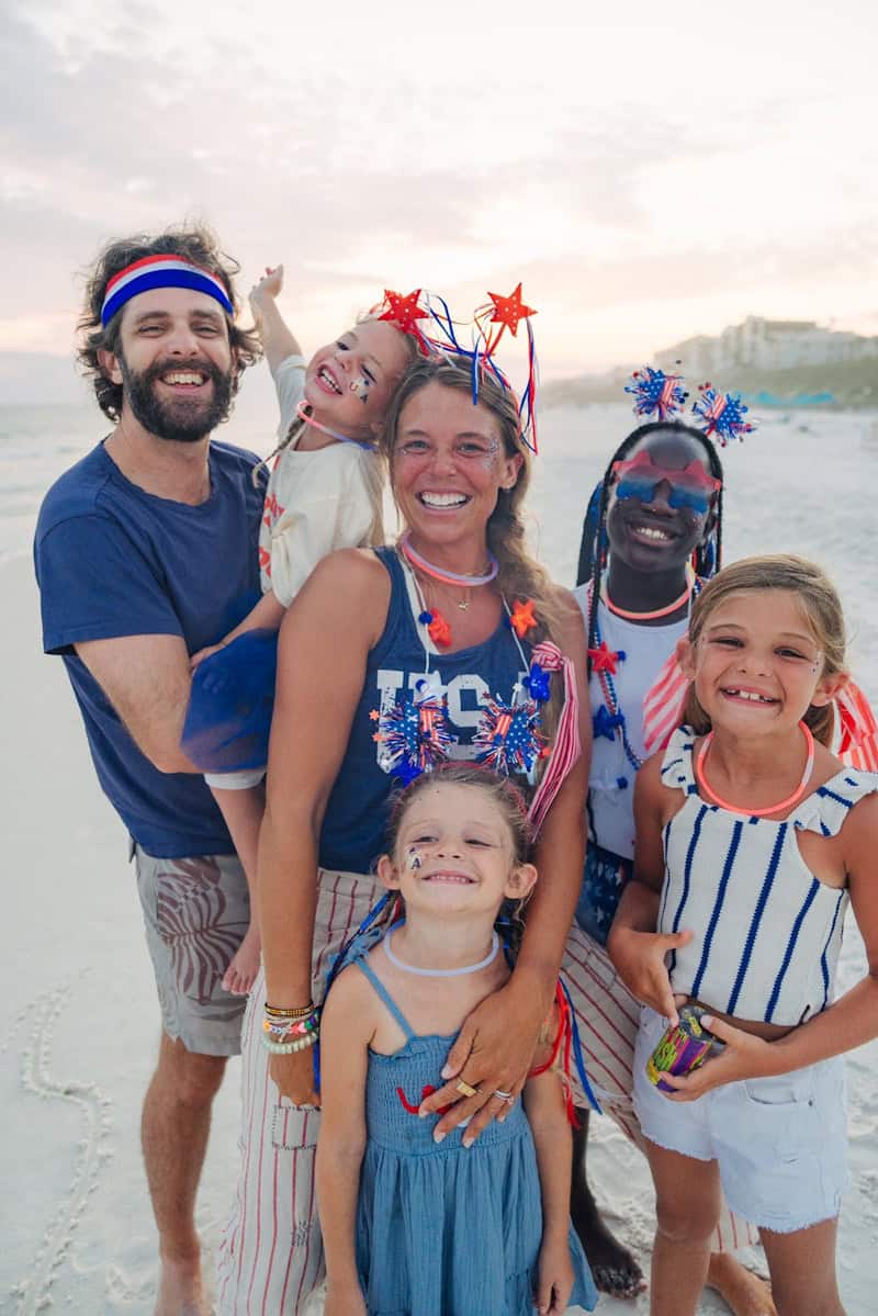 Thomas Rhett Promises His Kids Will Always Come Before Social Media and ...