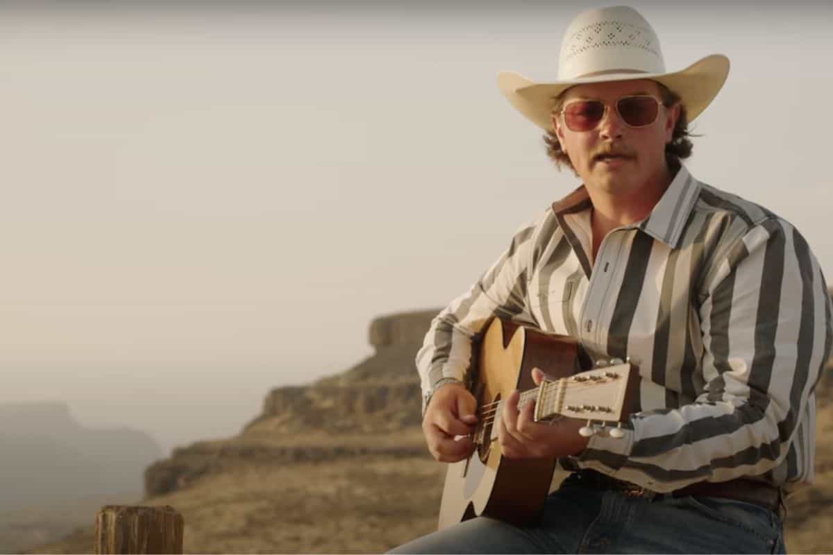 WATCH: Zach Top Brings 'South of Sanity' To Life In Scenic New Music ...