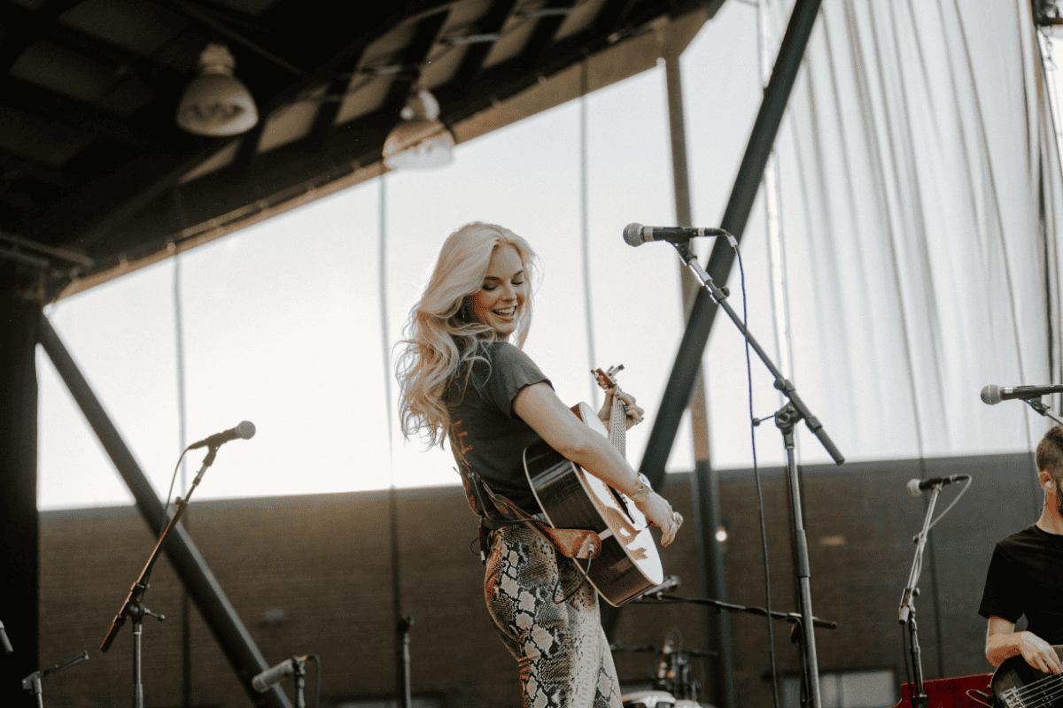 Exclusive Q&A: Karley Scott Collins Talks Debut Album, 'Flight Risk ...