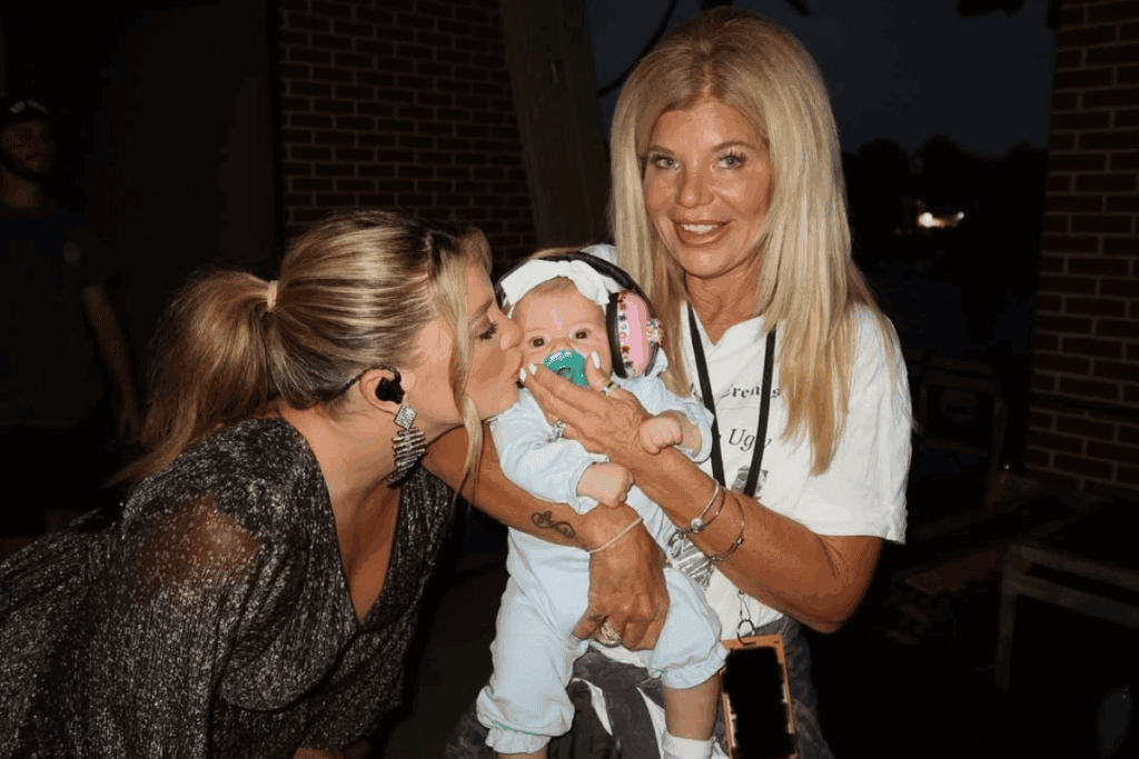 Lauren Alaina’s baby just stole the spotlight in a tour-ready dance ...