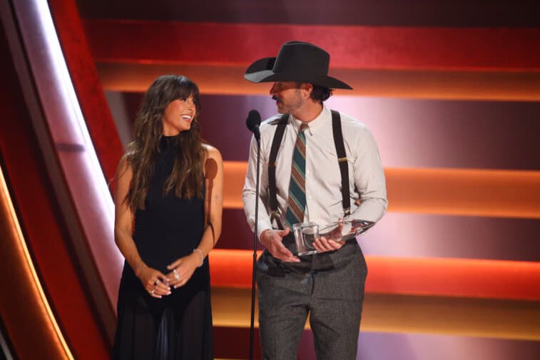 12 Unforgettable Moments from the 59th Annual CMA Awards - Country Now