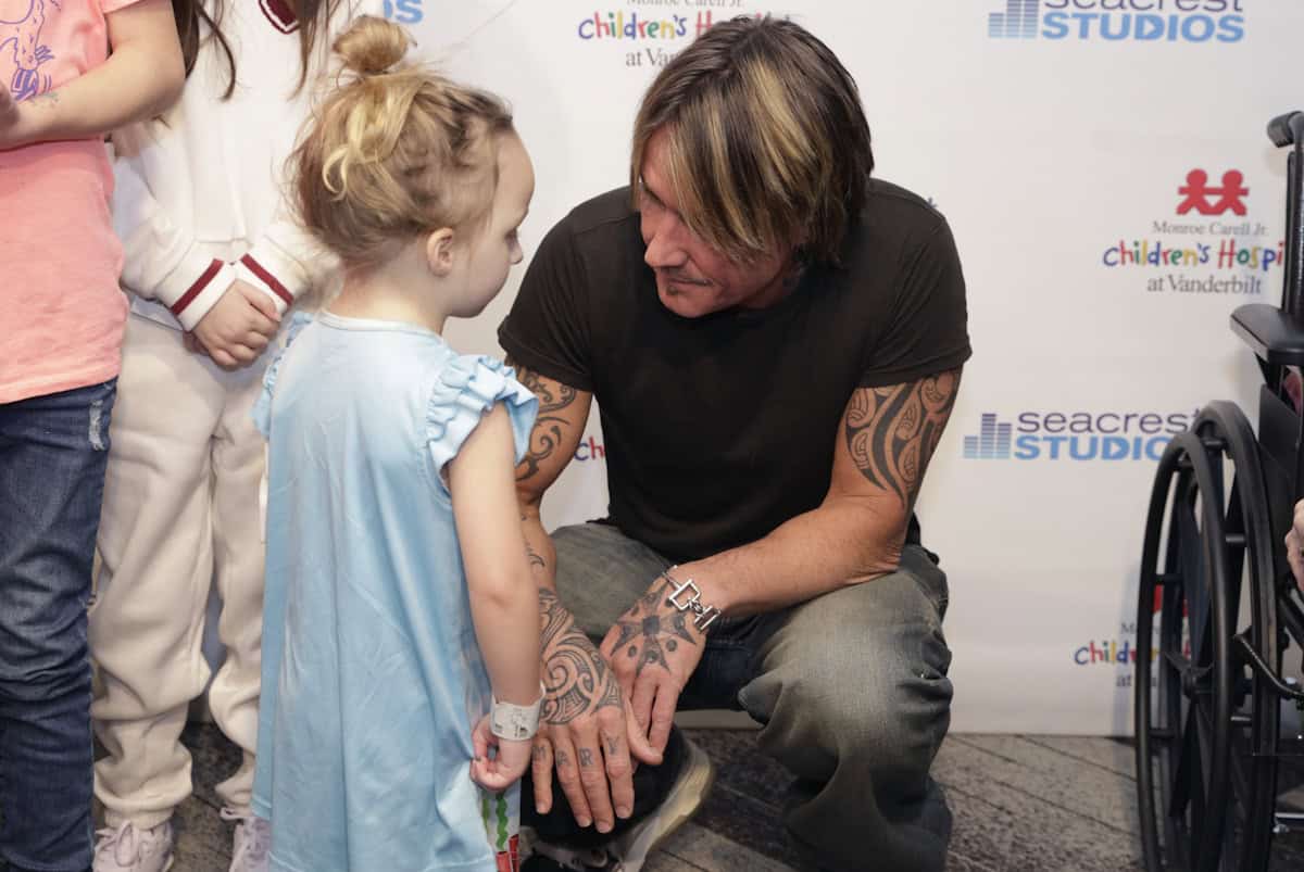 Keith Urban Brings Music and Holiday Cheer to Monroe Carell Jr ...