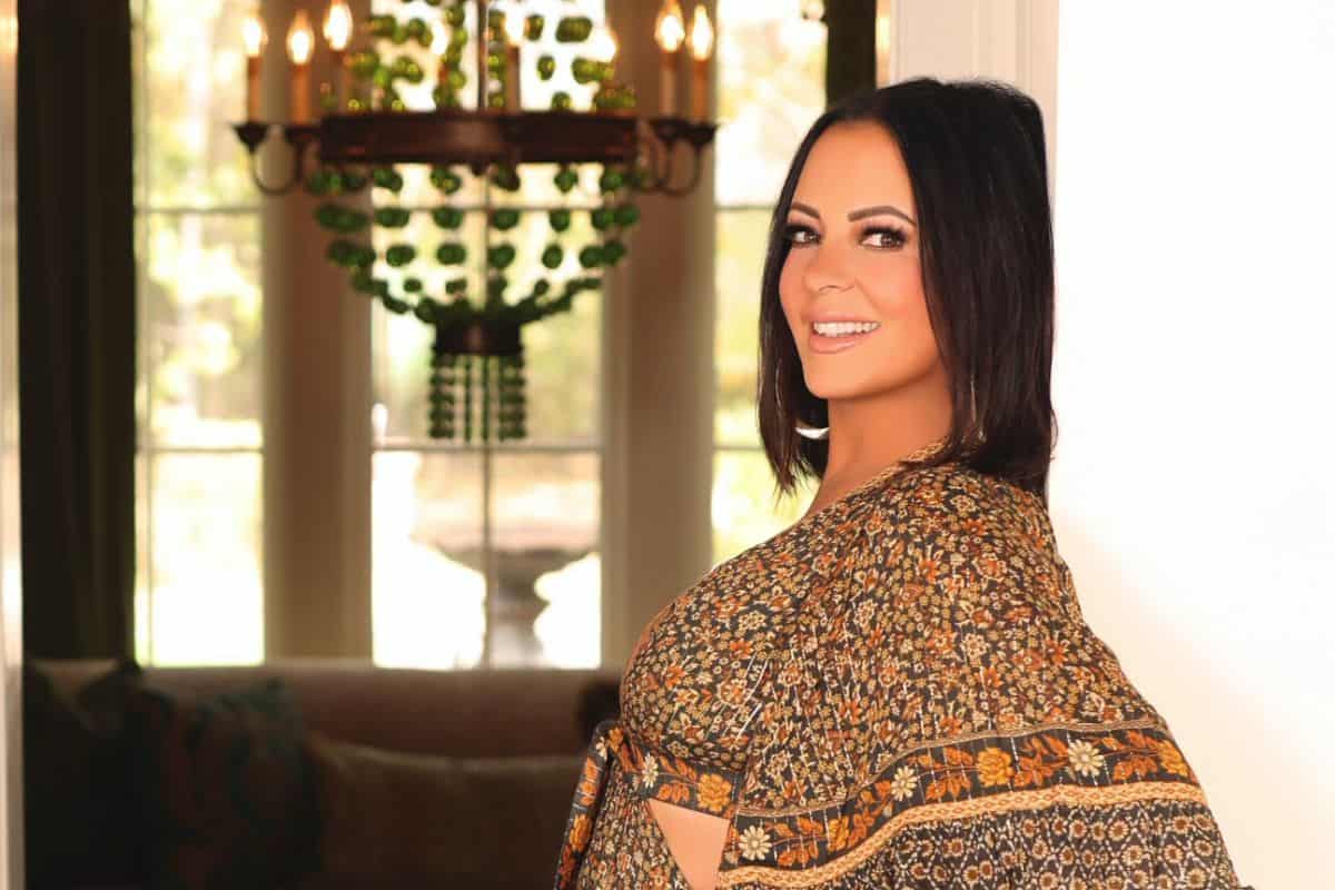 Sara Evans Honors the Late Dan Seals With a Reimagined Duet of ‘Nights ...