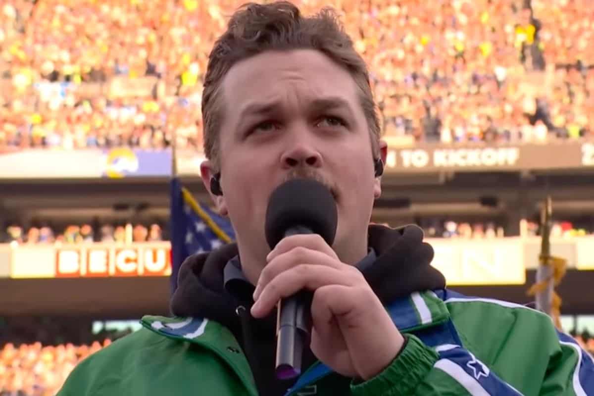 WATCH: Zach Top Returns to Home State to Deliver Unforgettable National ...