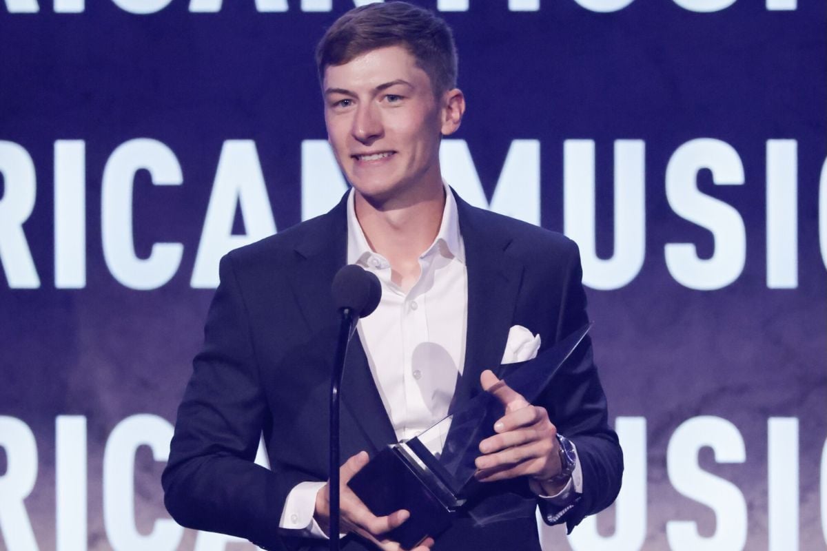 Sam Barber Earns Breakthrough Country Artist Award at 2026 AMAs ...