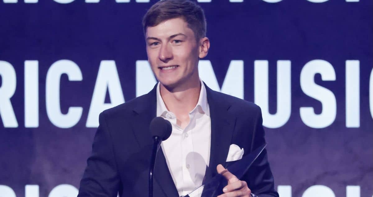Sam Barber Earns Breakthrough Country Artist Award at 2026 AMAs ...